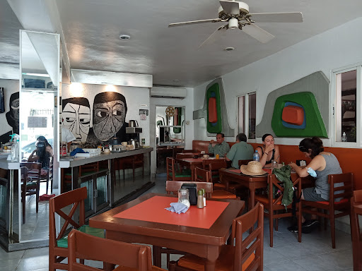 Cafetería Pop y Restaurante Pórtico del Peregrino - Mérida